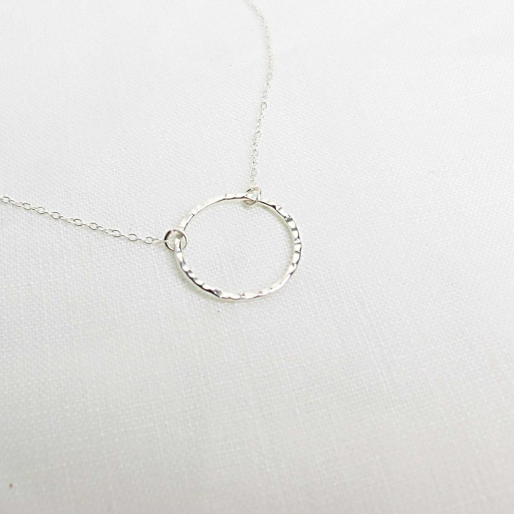 Collier en argent recyclé - textured circle femme - Wild fawn