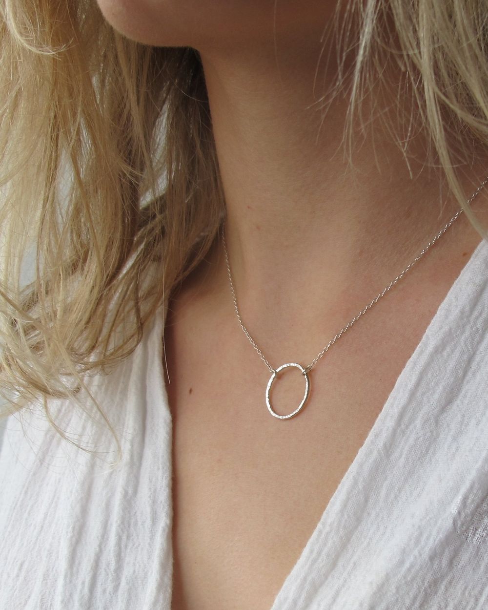 Collier en argent recyclé - textured circle femme - Wild fawn