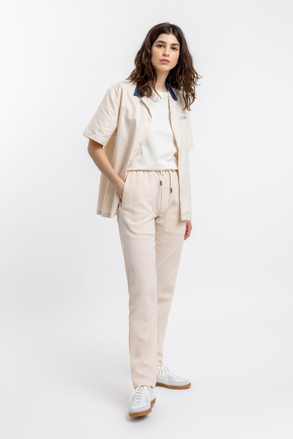 Pantalon beige texturé en coton bio - relaxed pant sand femme - Rotholz