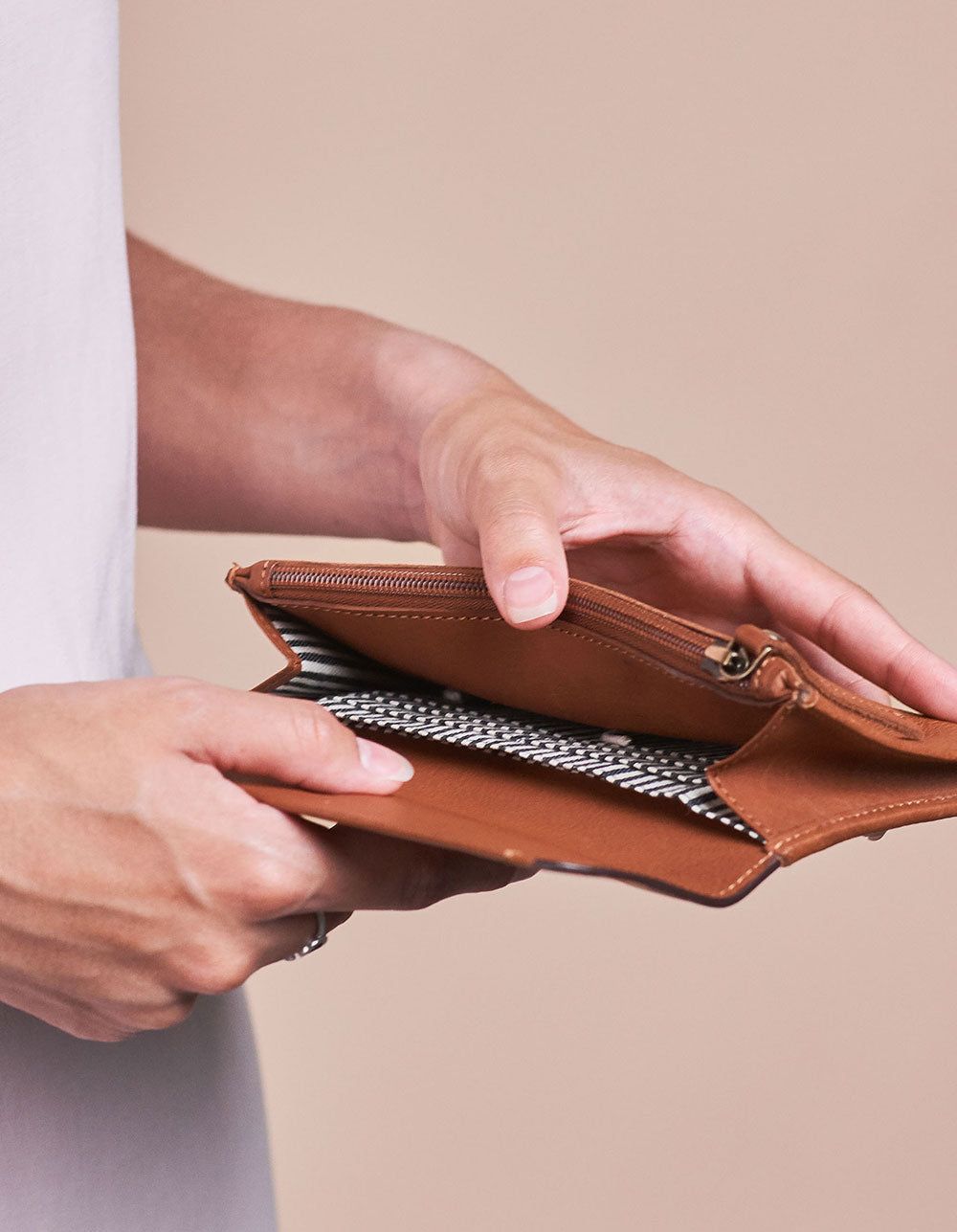 Portefeuille en cuir grainé certifié | marron "pixie's pouch wild oak ...